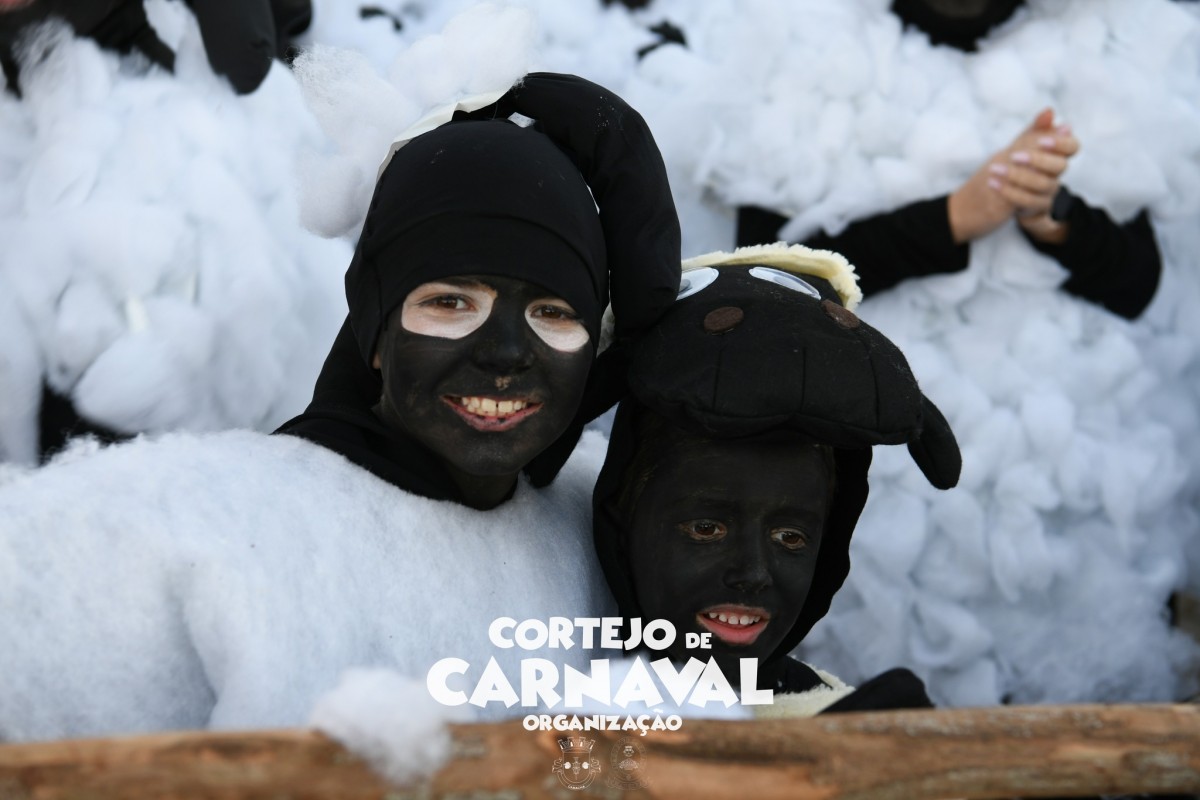 Mil foliões são esperados no desfile do ‘Enterro do Osso’ no fecho do ...